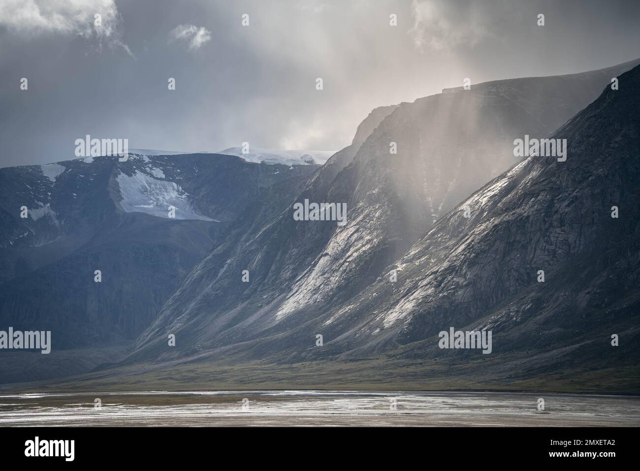 Akshayuk Pass, Auyuittuq National Park landscape view. Baffin Mountains ...