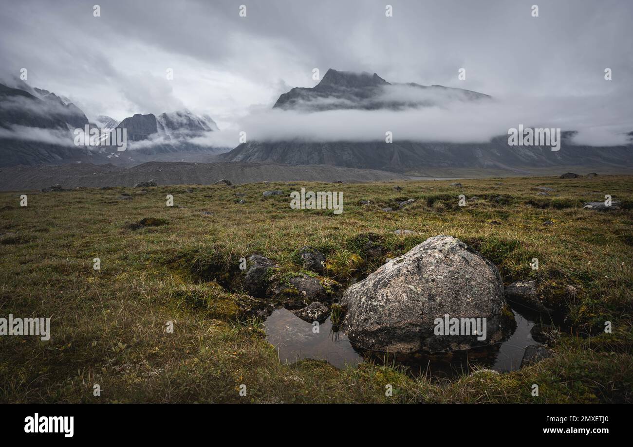 Akshayuk Pass, Auyuittuq National Park landscape view. Baffin Mountains ...