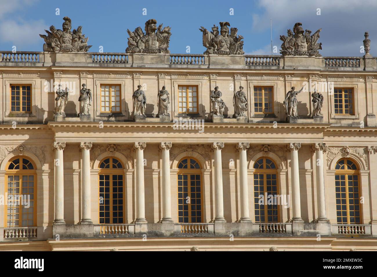 Chateau de versailles palace roof hi-res stock photography and images ...