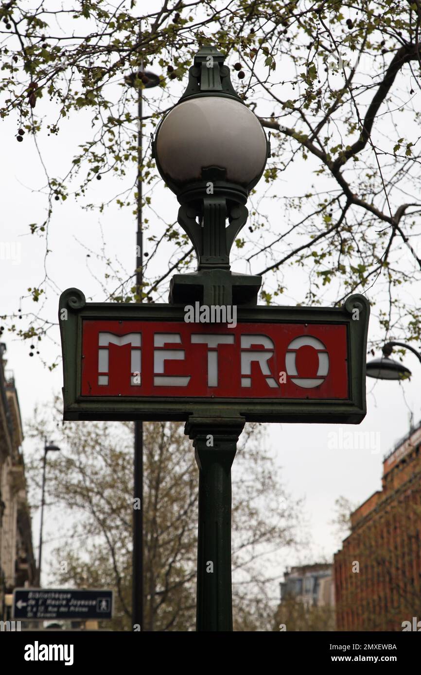 Metro sign, Paris, France Stock Photo - Alamy