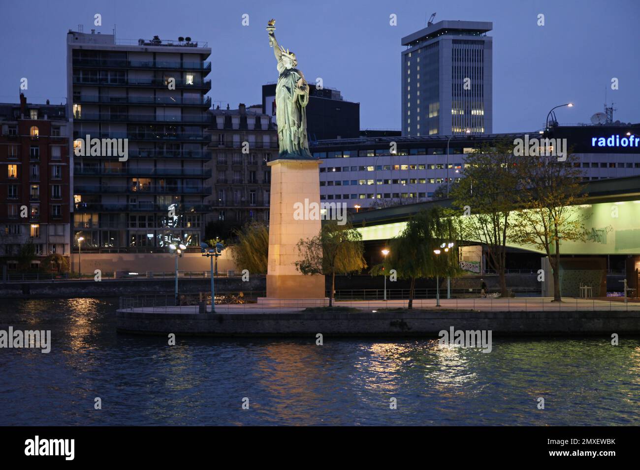 Where Is The Statue Of Liberty France at Jade Stainforth blog