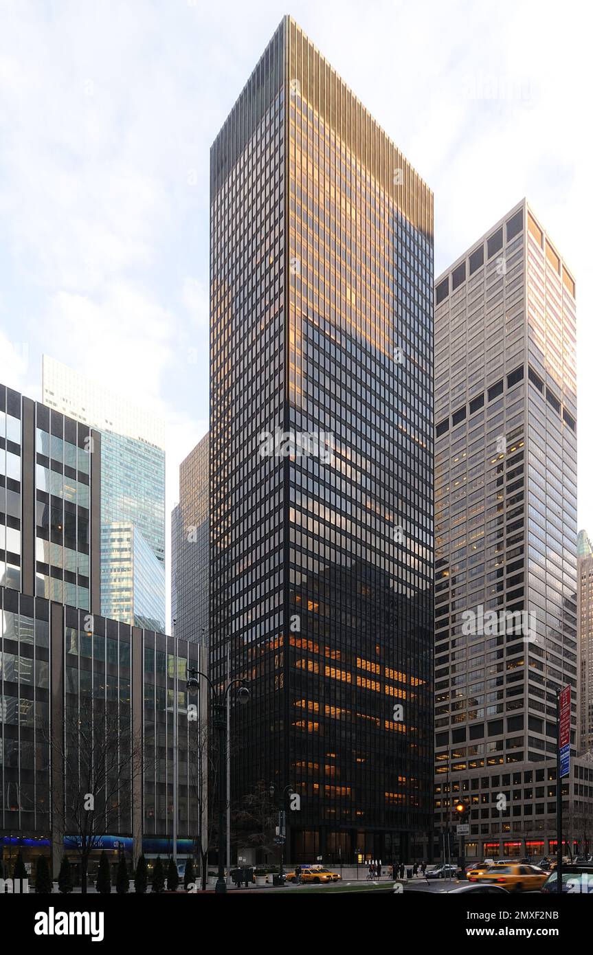 Iconic Seagram Building on Park Avenue in Manhattan exemplifies ...