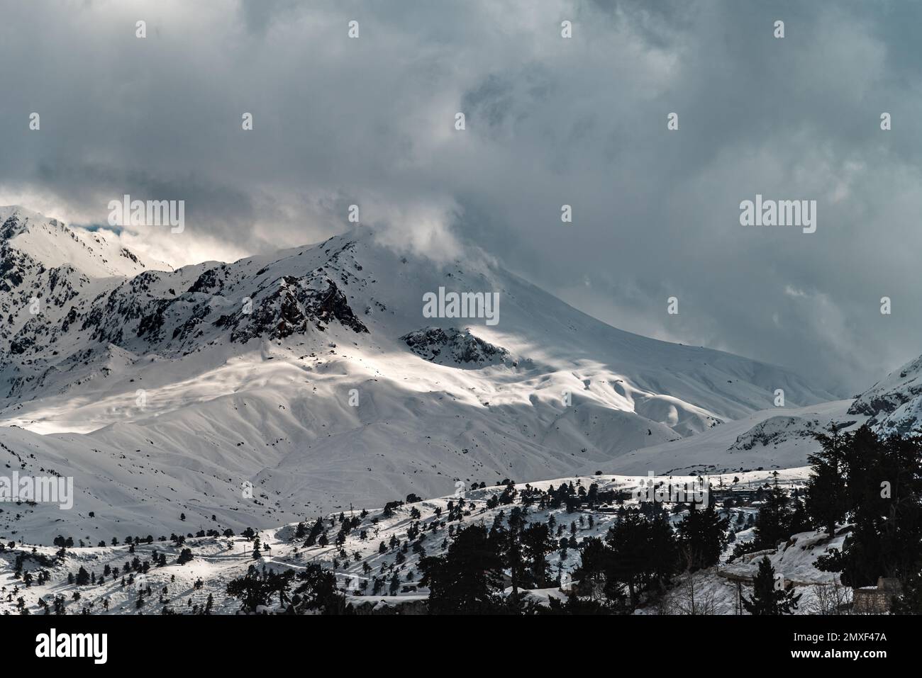 Mountain climbers summit snow hi-res stock photography and images - Alamy