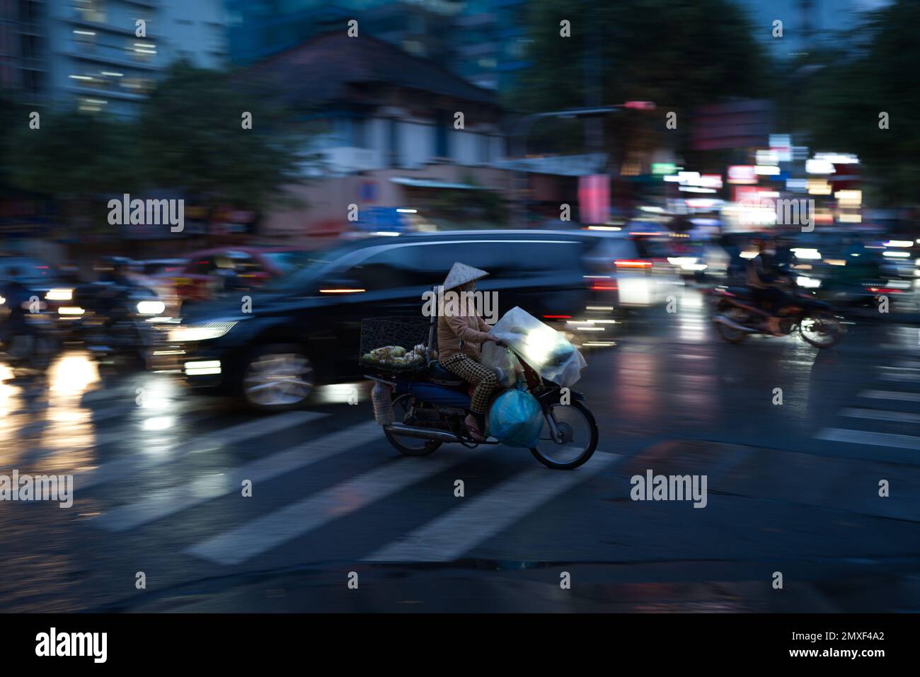 Cars motorbikes on main hi-res stock photography and images - Alamy