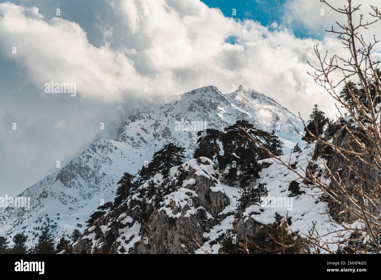 Mountain climbers summit snow hi-res stock photography and images - Alamy