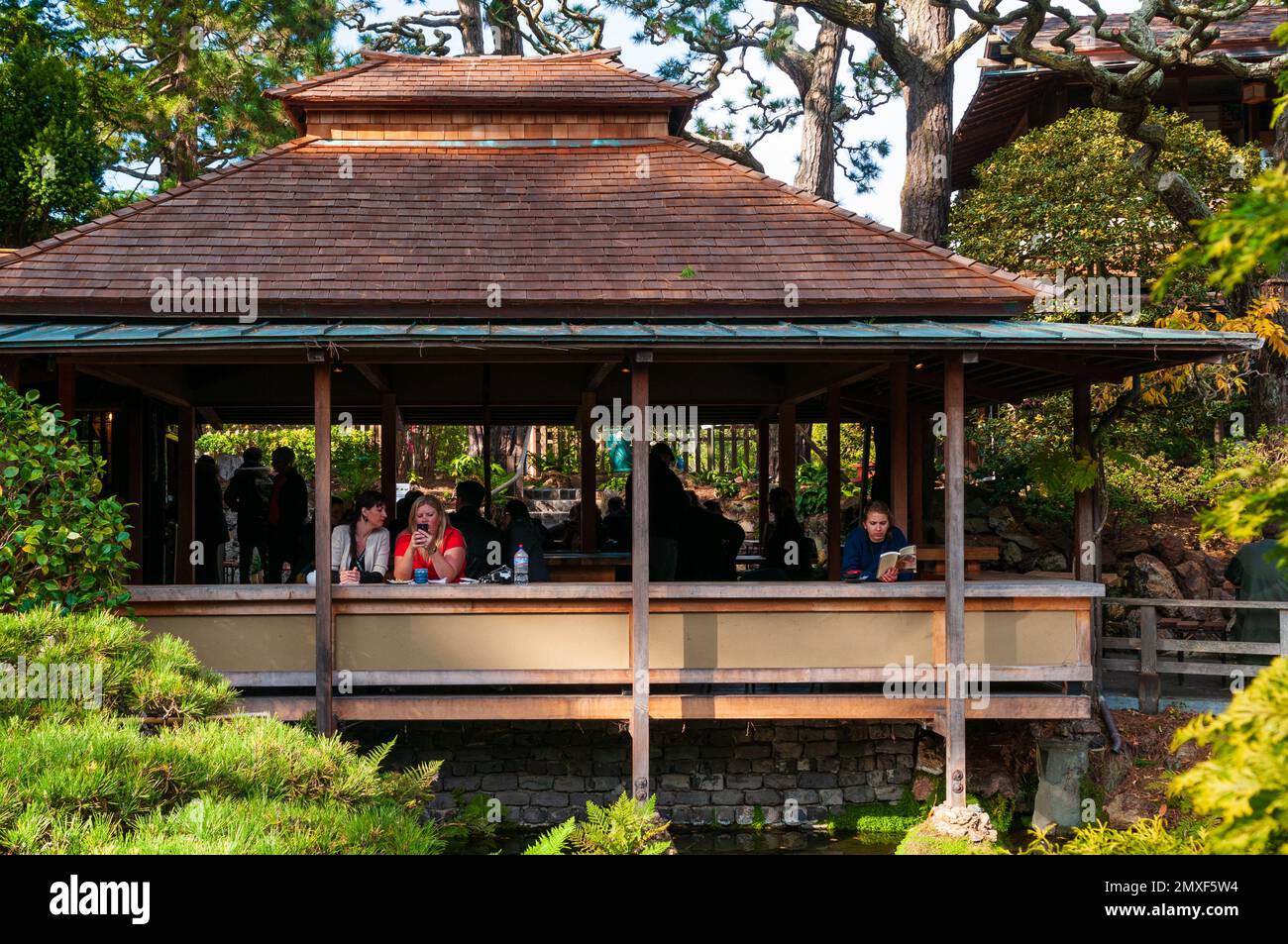 The Japanese Tea Garden inside the Golden Gate Park in San Francisco ...