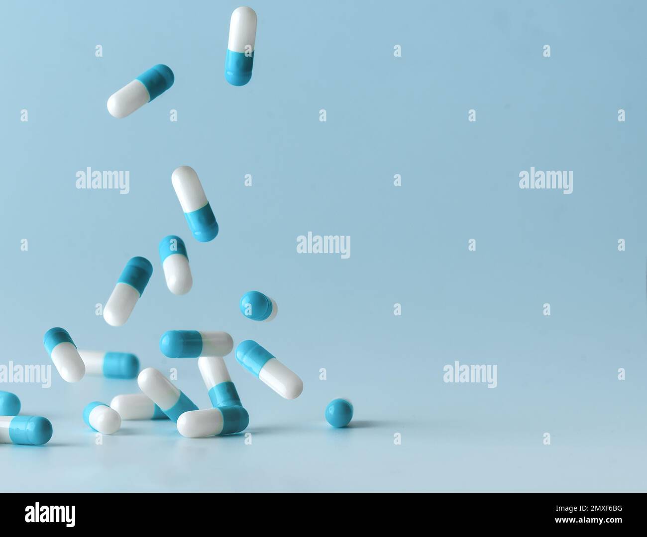 Falling white capsules hi-res stock photography and images - Alamy