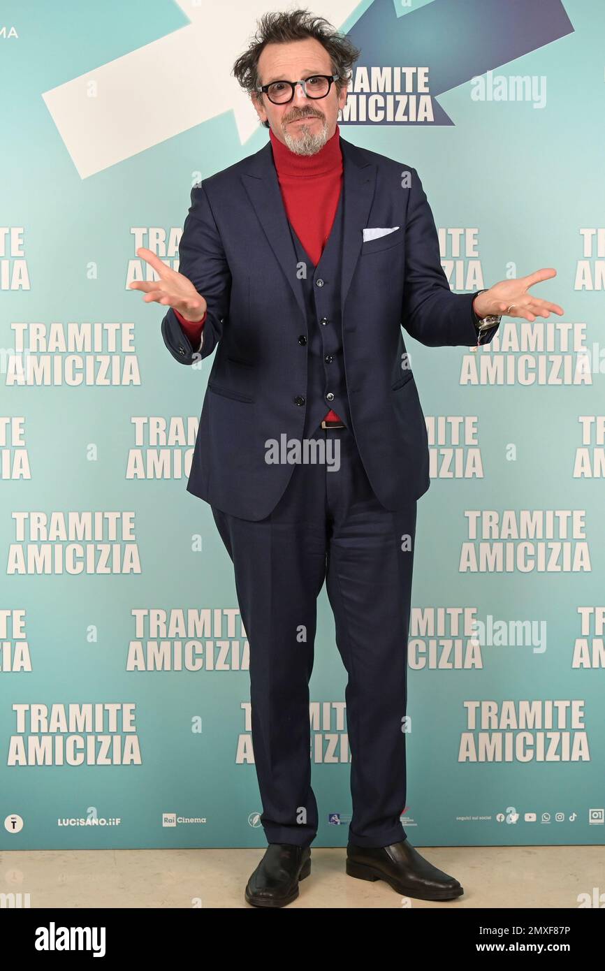 Tramite amicizia hi-res stock photography and images - Alamy