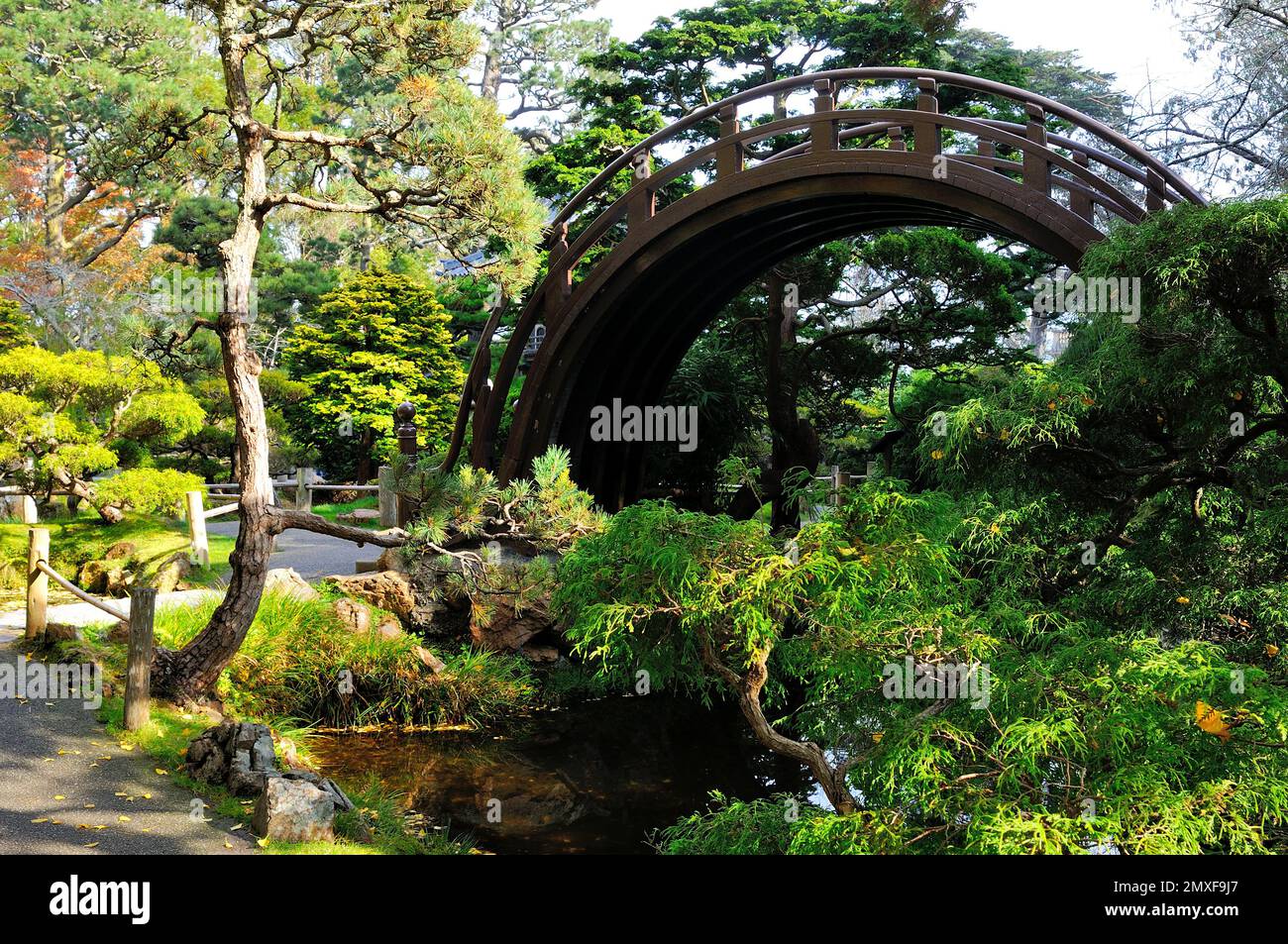 The Japanese Tea Garden inside the Golden Gate Park in San Francisco ...
