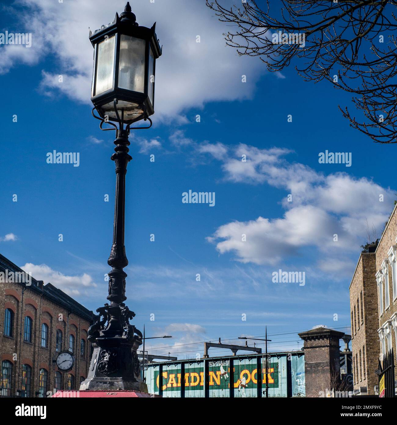 Edwardian street lamp camden lock bridge hi-res stock photography and ...