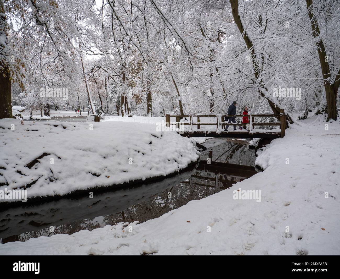 Highams Park, London, Highams Park Lake with bridge over the River ...
