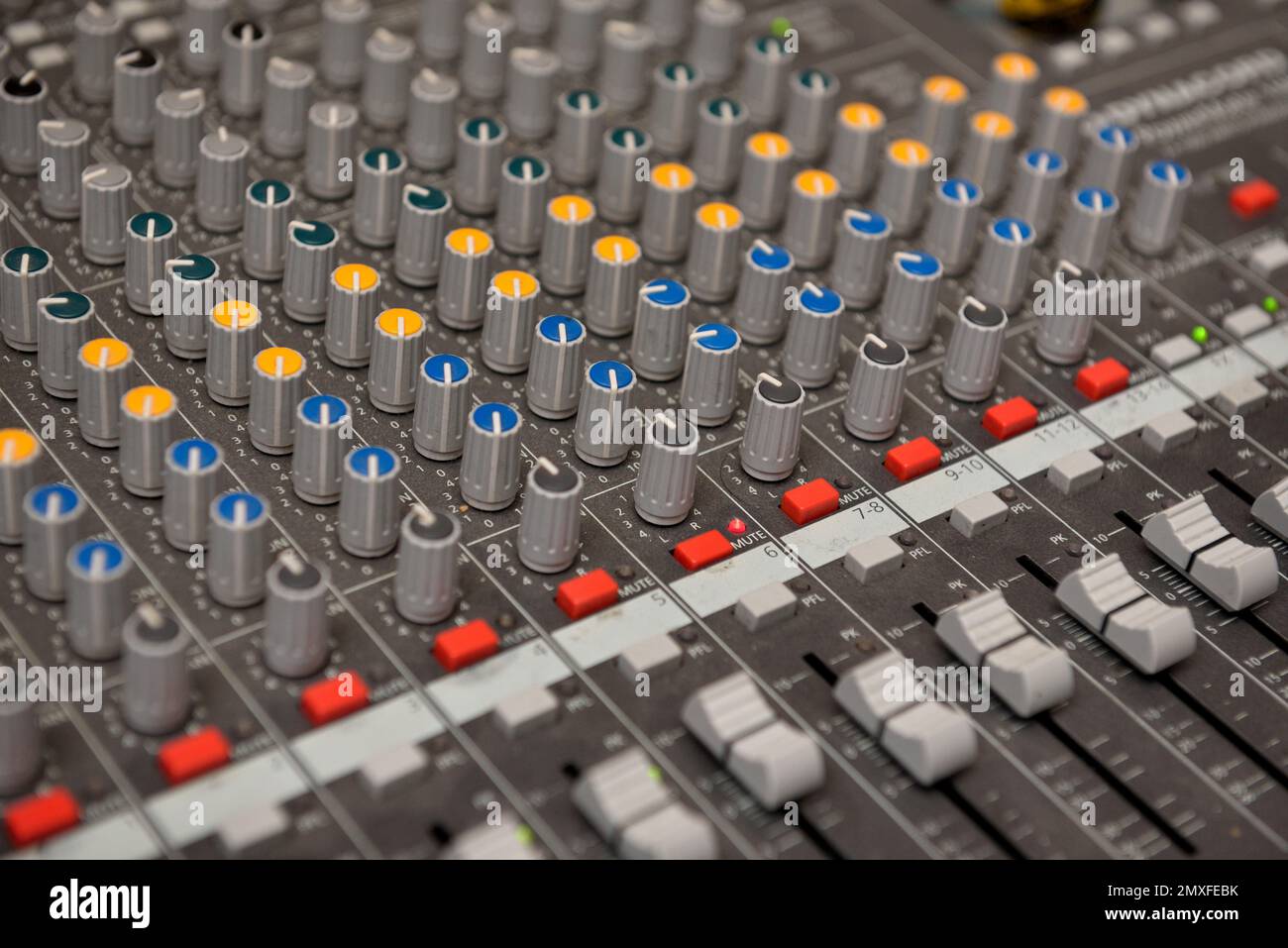 Sound mixer board knobs sliders hi-res stock photography and images - Alamy