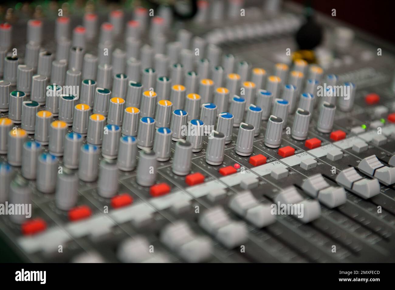 Sound mixer board knobs sliders hi-res stock photography and images - Alamy