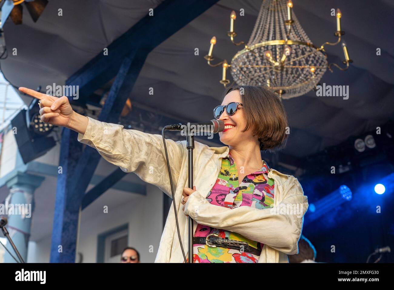 Leah Fay, Sängerin der kanadischen Rockband July Talk live beim Orange ...