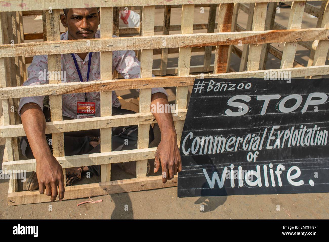 Anti zoo campaigners hi-res stock photography and images - Alamy