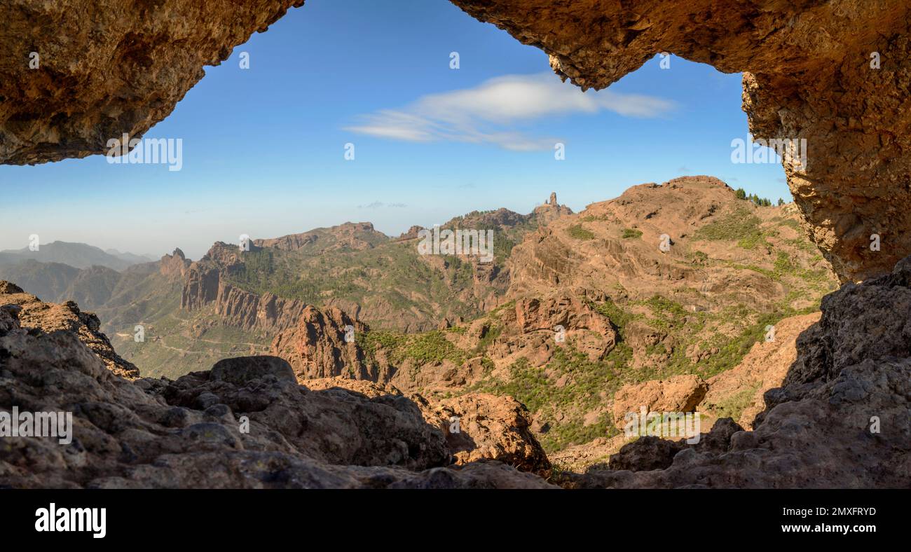 A natural stone arch where you can see through the Roque Nublo, Roque ...