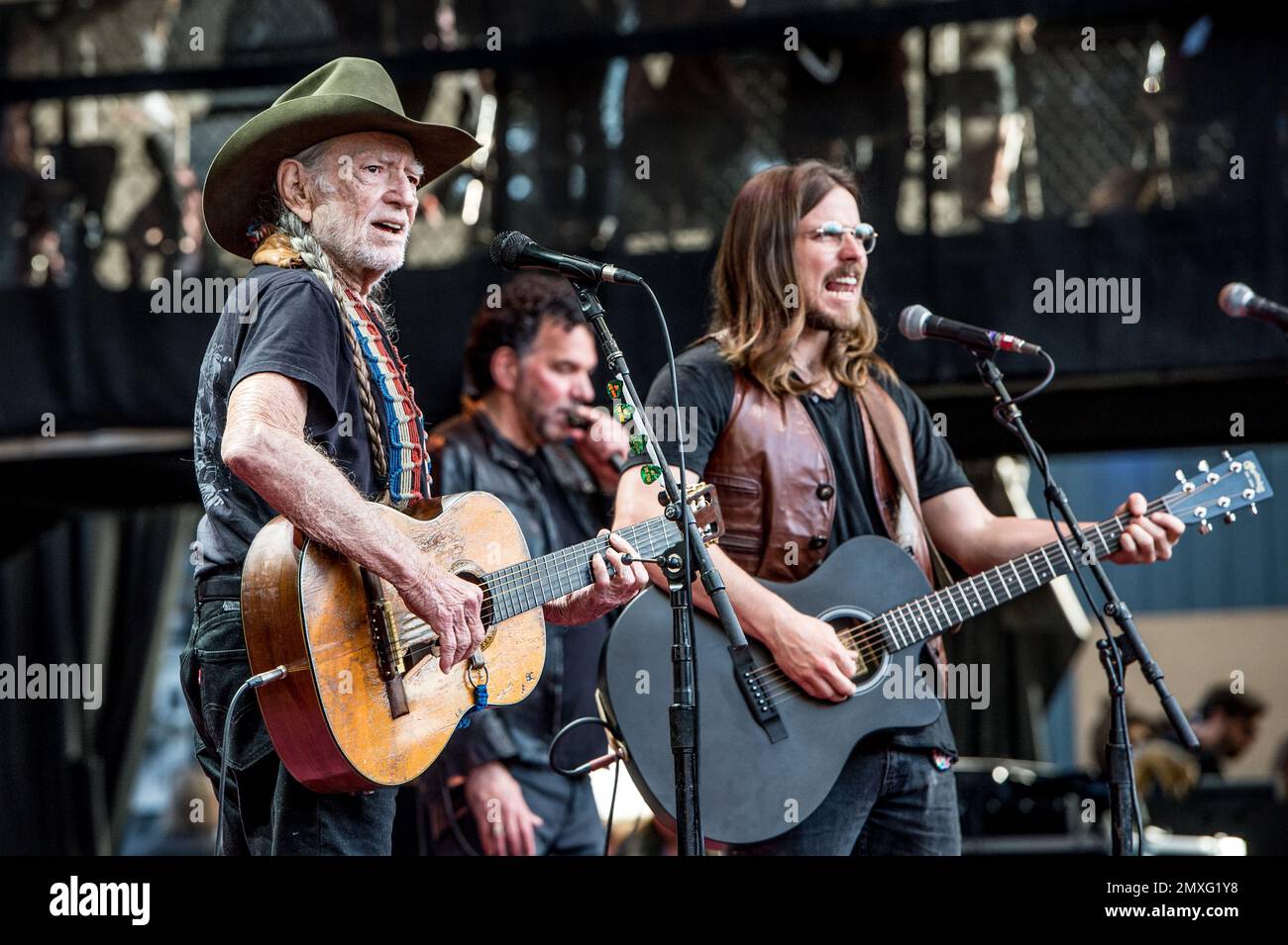 Willie Nelson performs at the 30th Annual Bridge School Benefit Concert ...