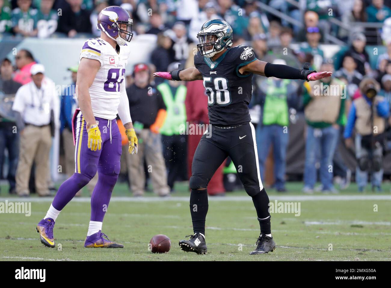 Philadelphia Eagles middle linebacker Jordan Hicks (58) reacts to ...