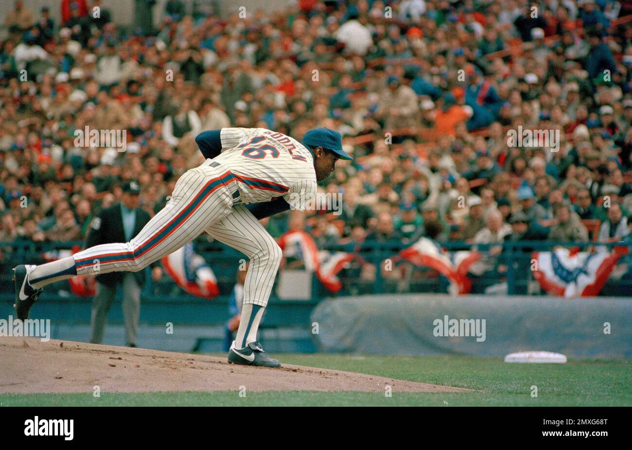 Dwight Gooden of the New York Mets pitches in the opening day game ...