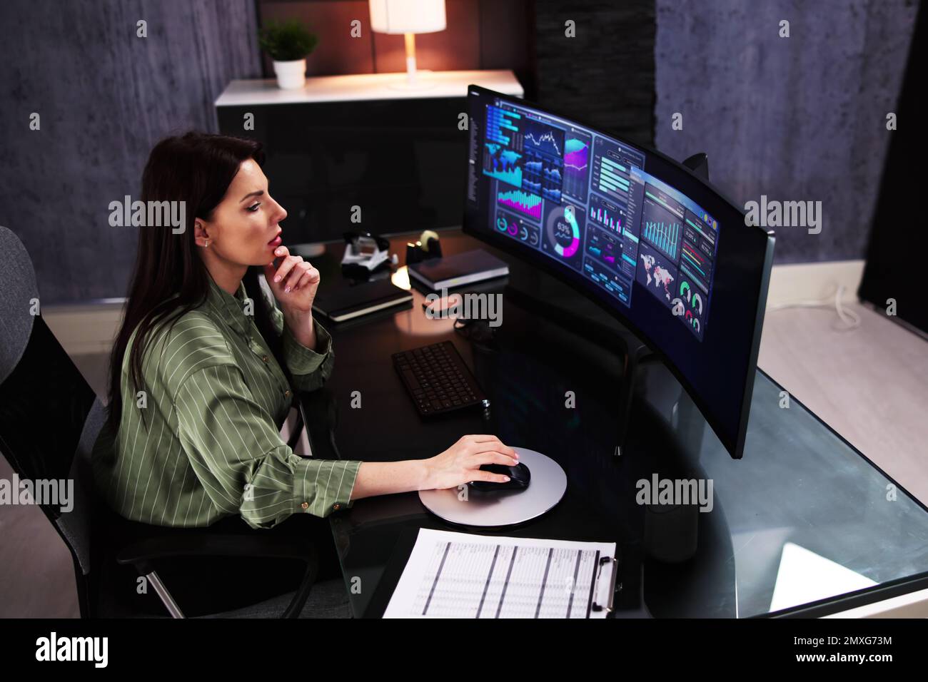 Business Woman Analyst Using KPI Data On Computer Stock Photo - Alamy