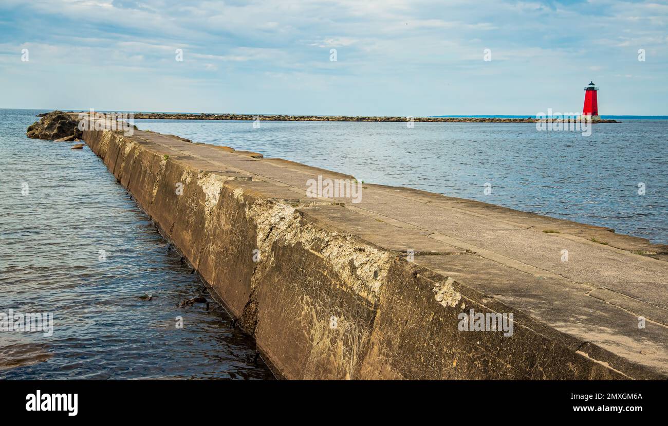 Manistque breakwater lighthouse concrete barrier to red lighthouse ...