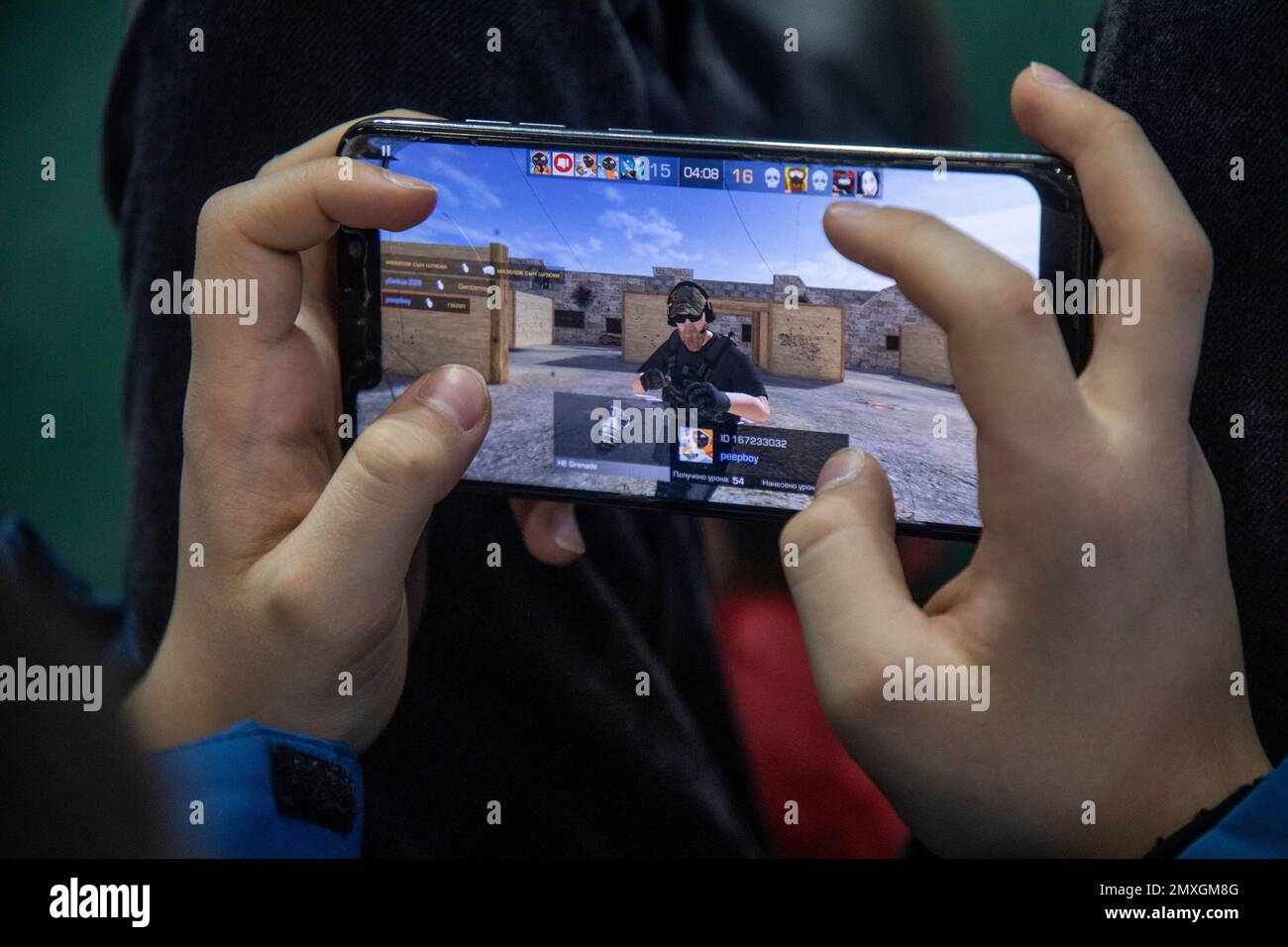 Standoff 2 hi-res stock photography and images - Alamy