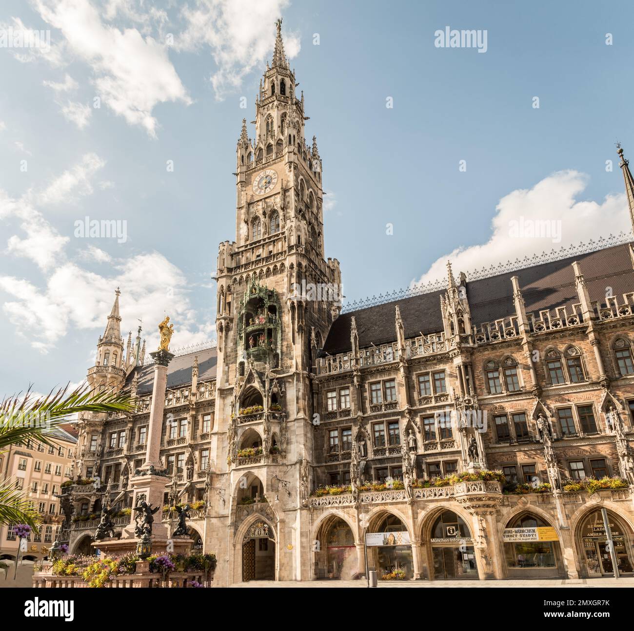 Beautiful neue rathaus town hi-res stock photography and images - Alamy