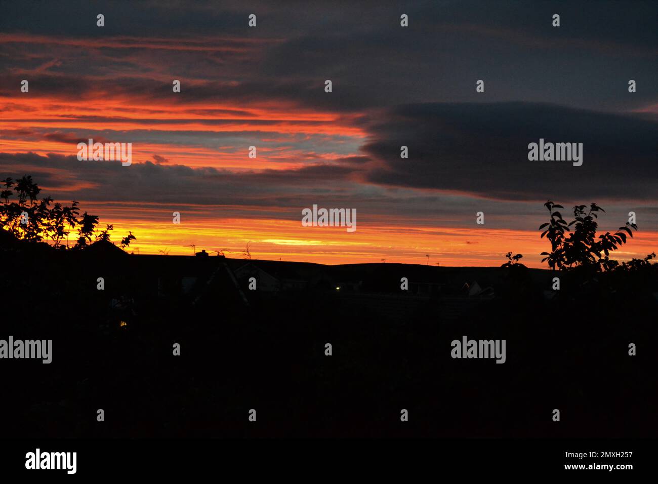 Dark and light patterns hi-res stock photography and images - Alamy