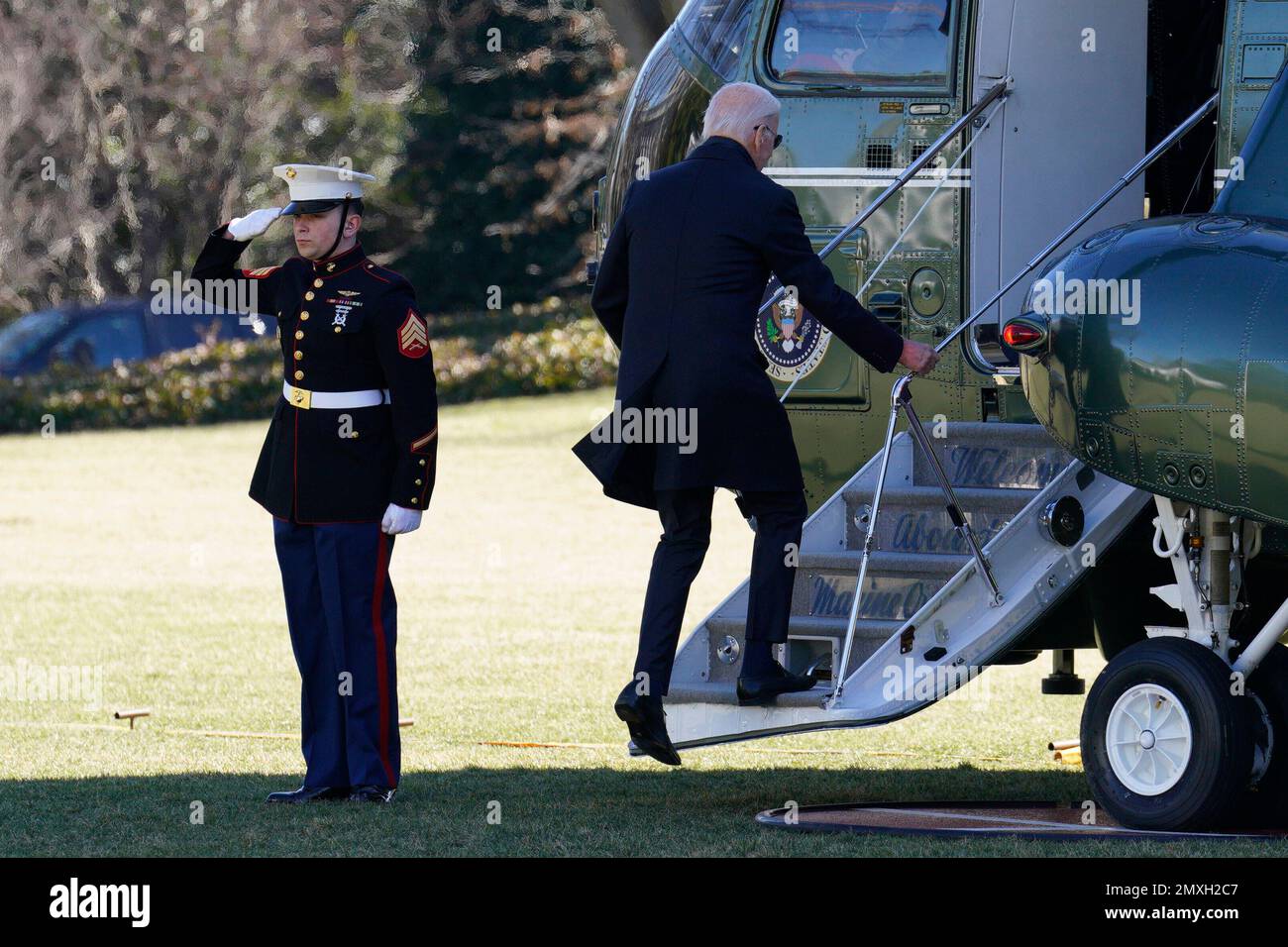 Joe biden boards marine one hi-res stock photography and images - Alamy
