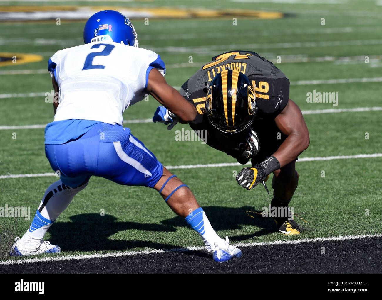 Missouri running back Damarea Crockett, right, scores past Middle ...