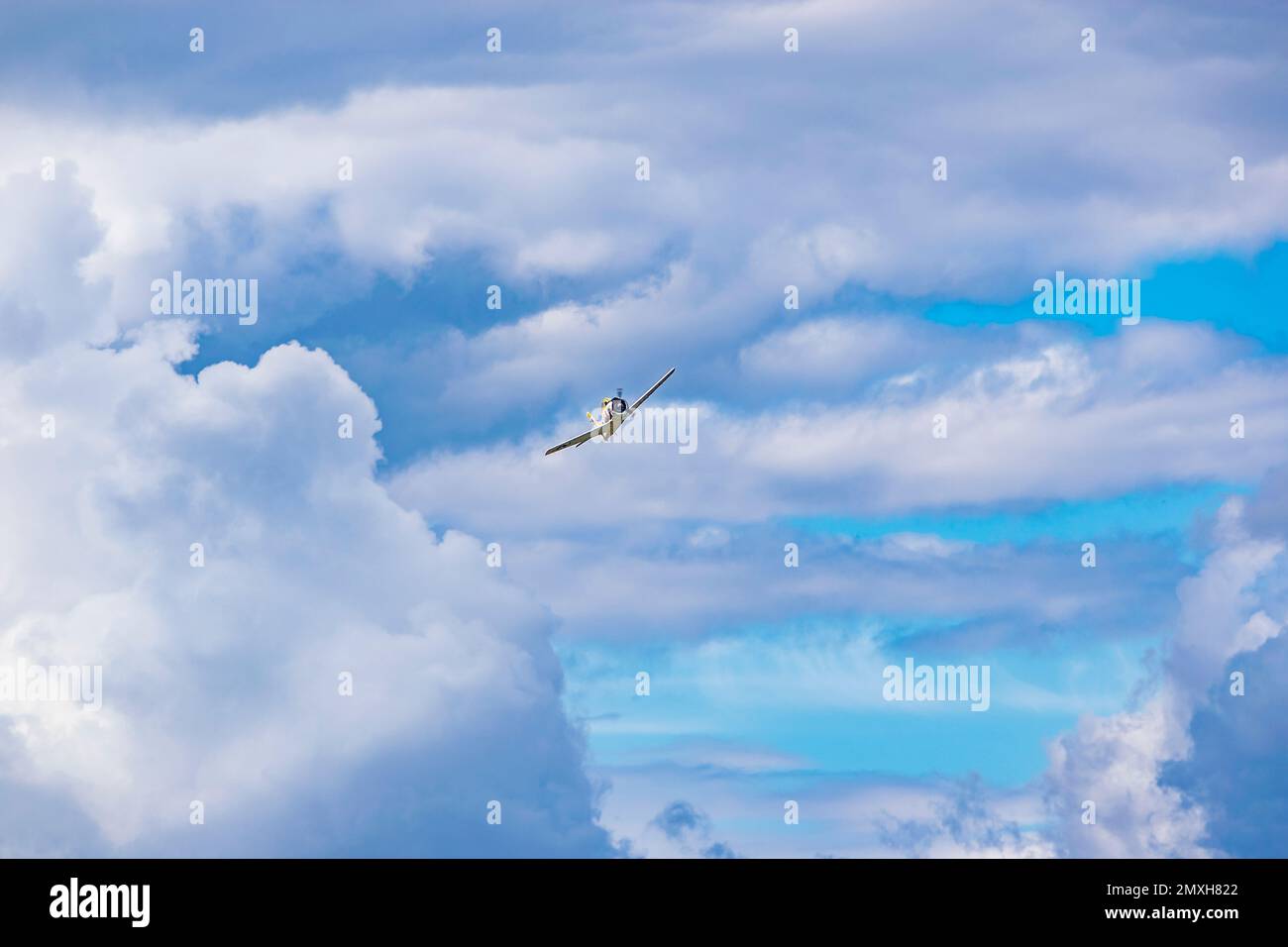 Small white plane hi-res stock photography and images - Alamy