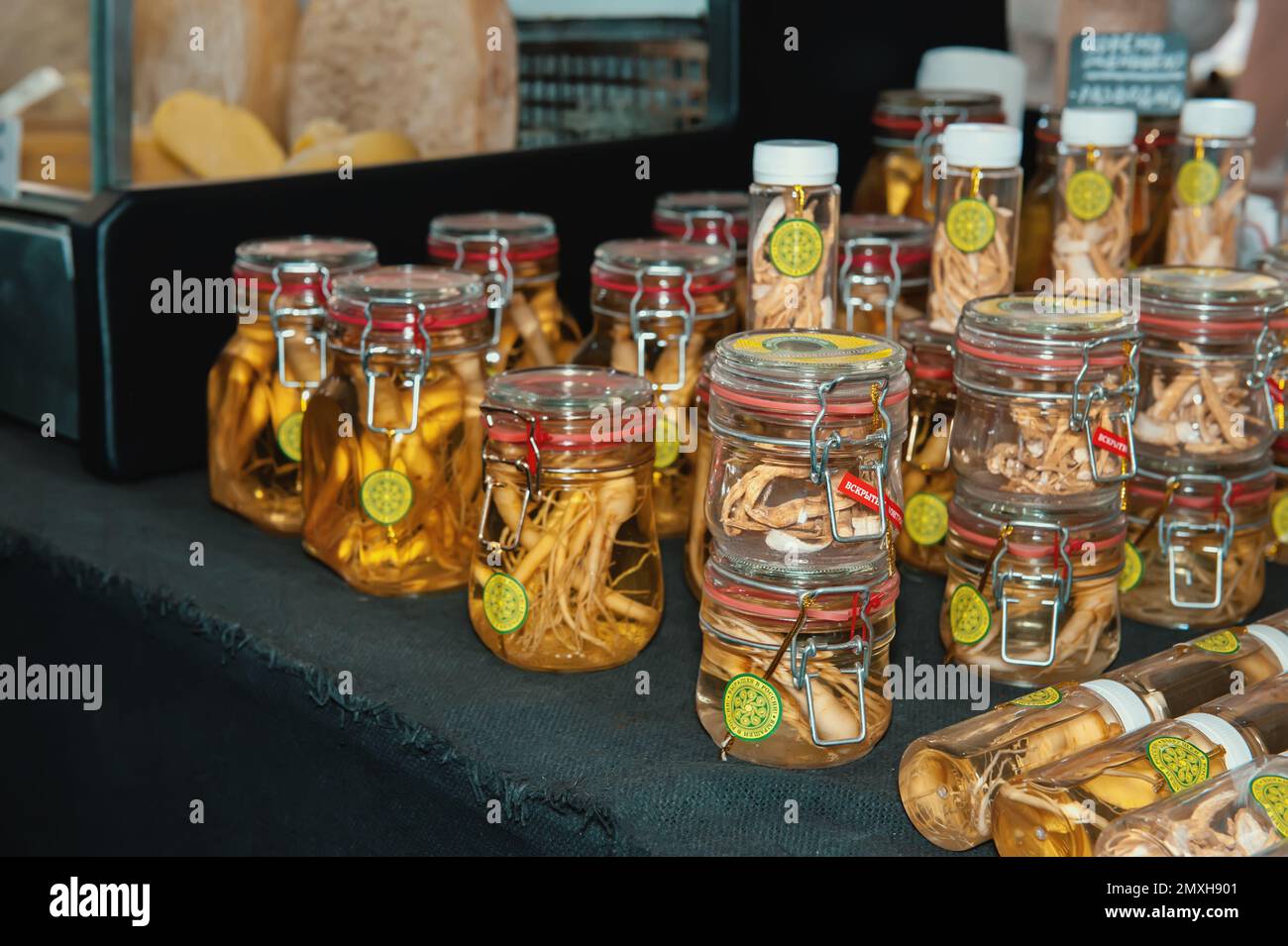 Zhen shen root in a jar hi-res stock photography and images - Alamy