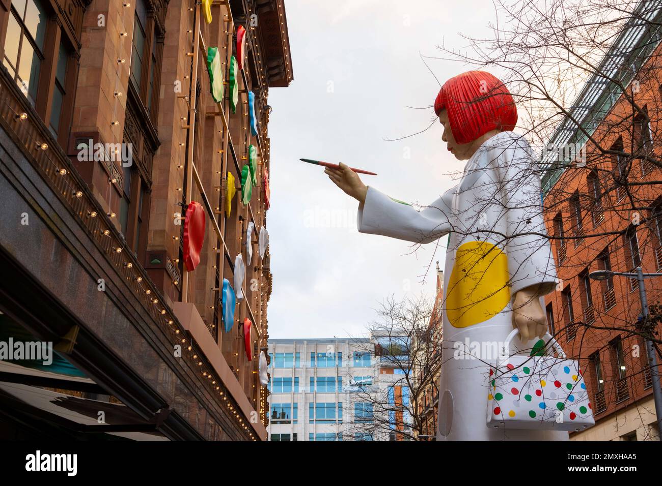 © Jeff Moore - A 50-foot statue of the Japanese artist Yayoi Kasuma ...