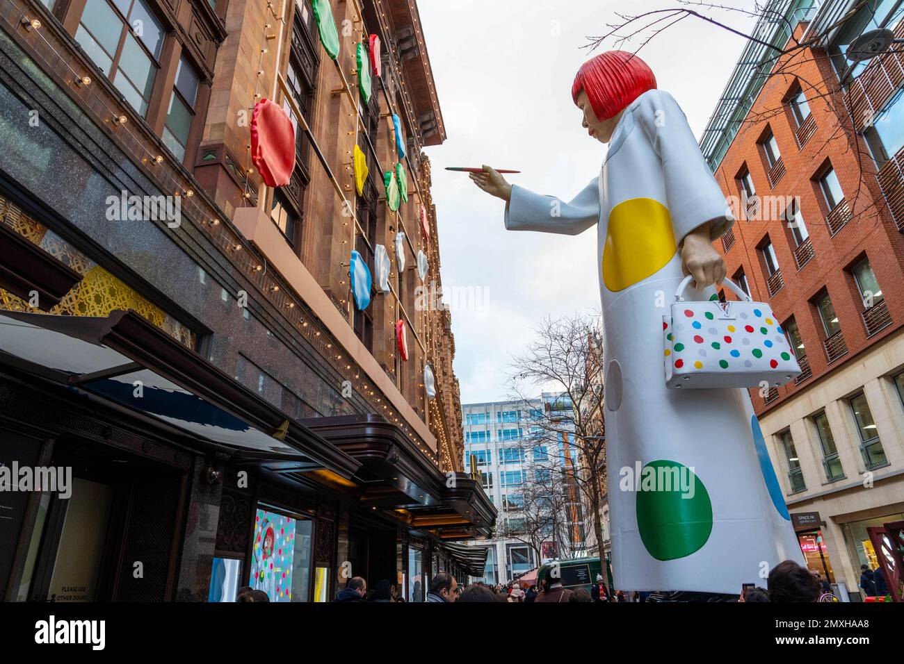 © Jeff Moore - A 50-foot statue of the Japanese artist Yayoi Kasuma ...