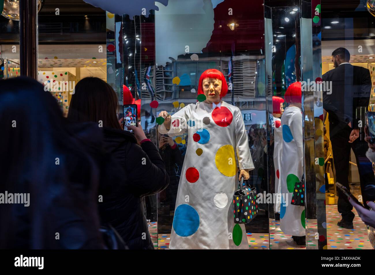 © Jeff Moore - A 50-foot statue of the Japanese artist Yayoi Kasuma ...
