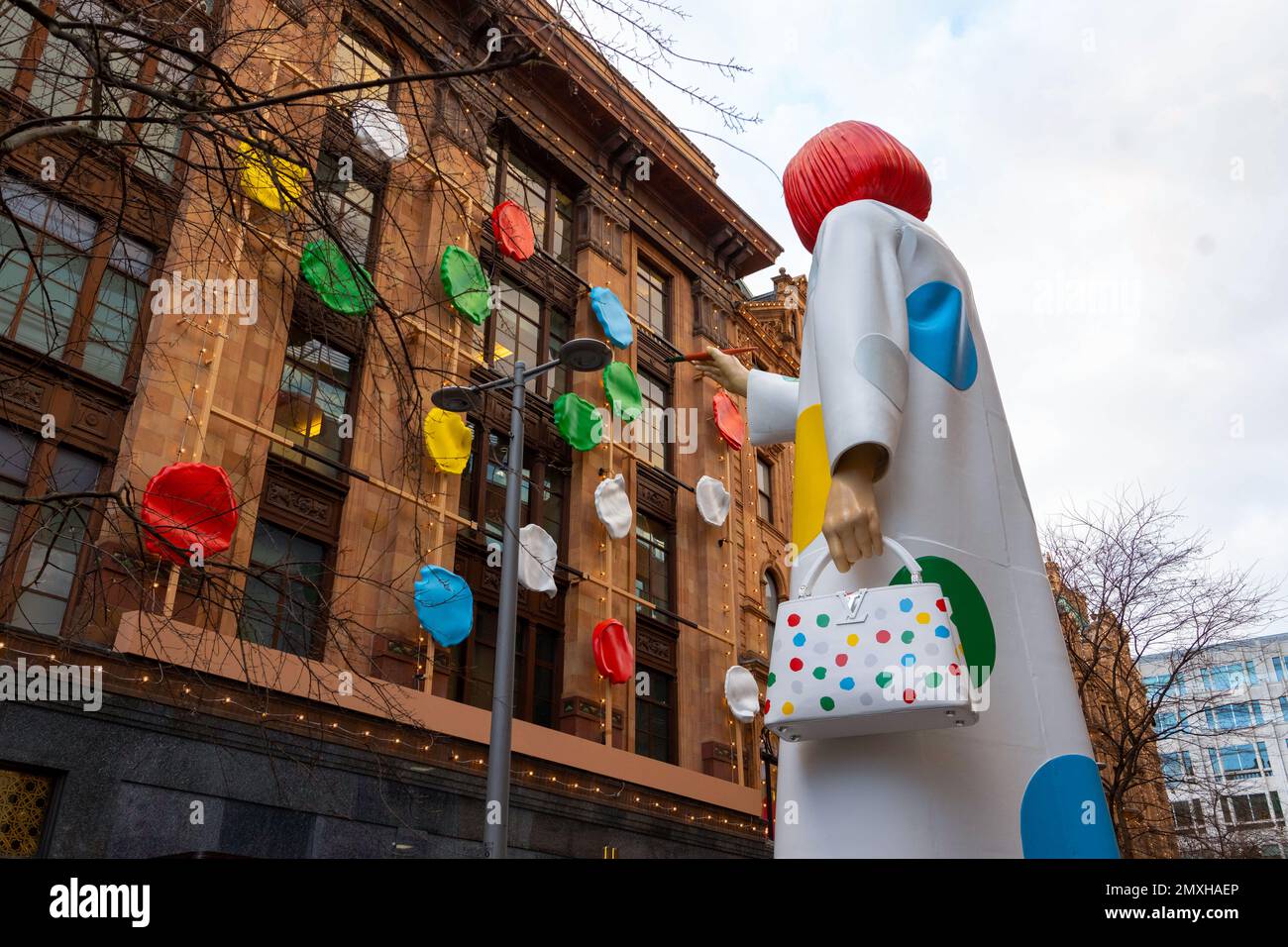 © Jeff Moore - A 50-foot statue of the Japanese artist Yayoi Kasuma ...