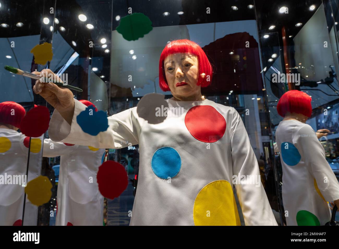 © Jeff Moore - A 50-foot statue of the Japanese artist Yayoi Kasuma ...