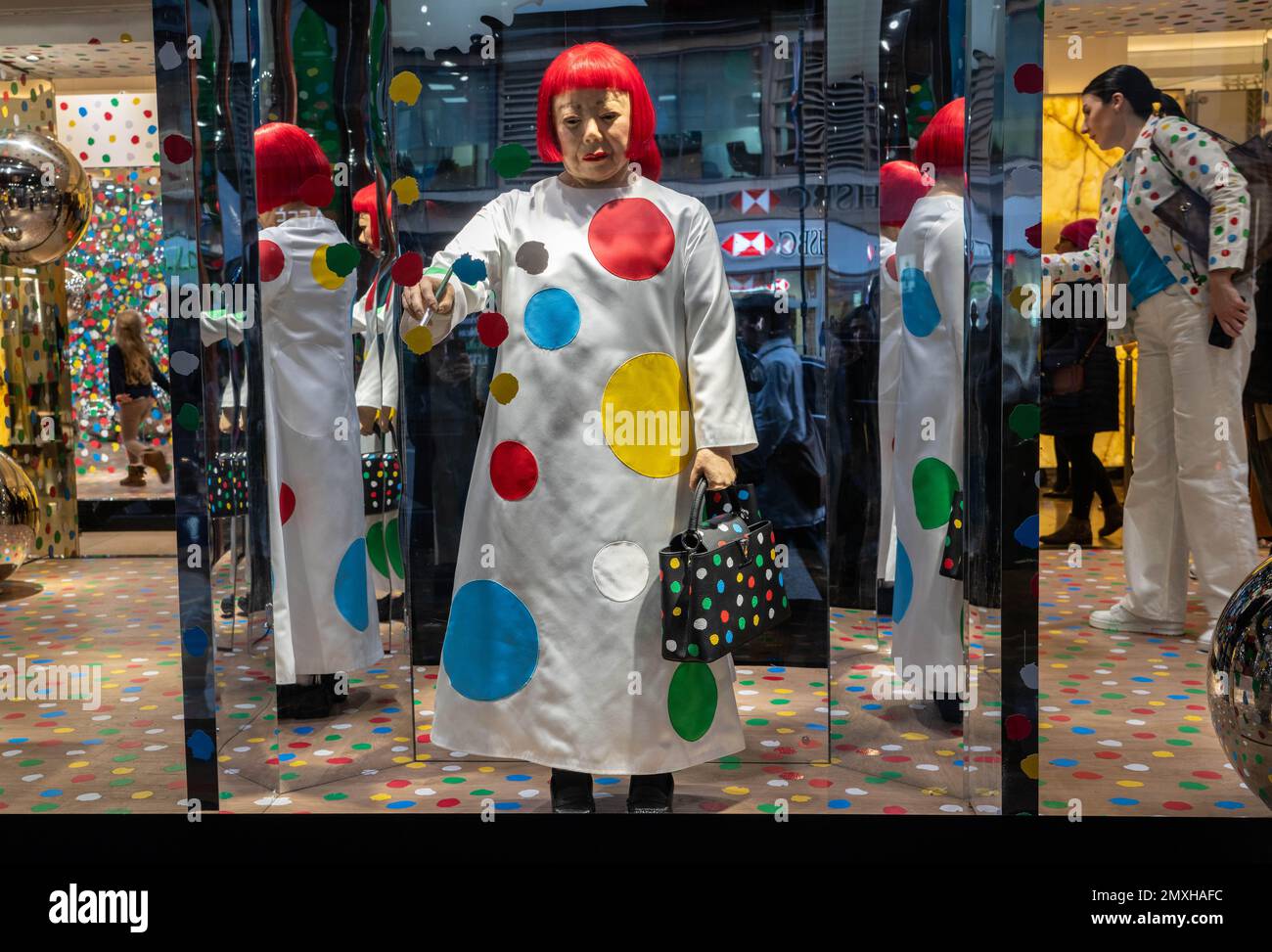 © Jeff Moore - A 50-foot statue of the Japanese artist Yayoi Kasuma ...