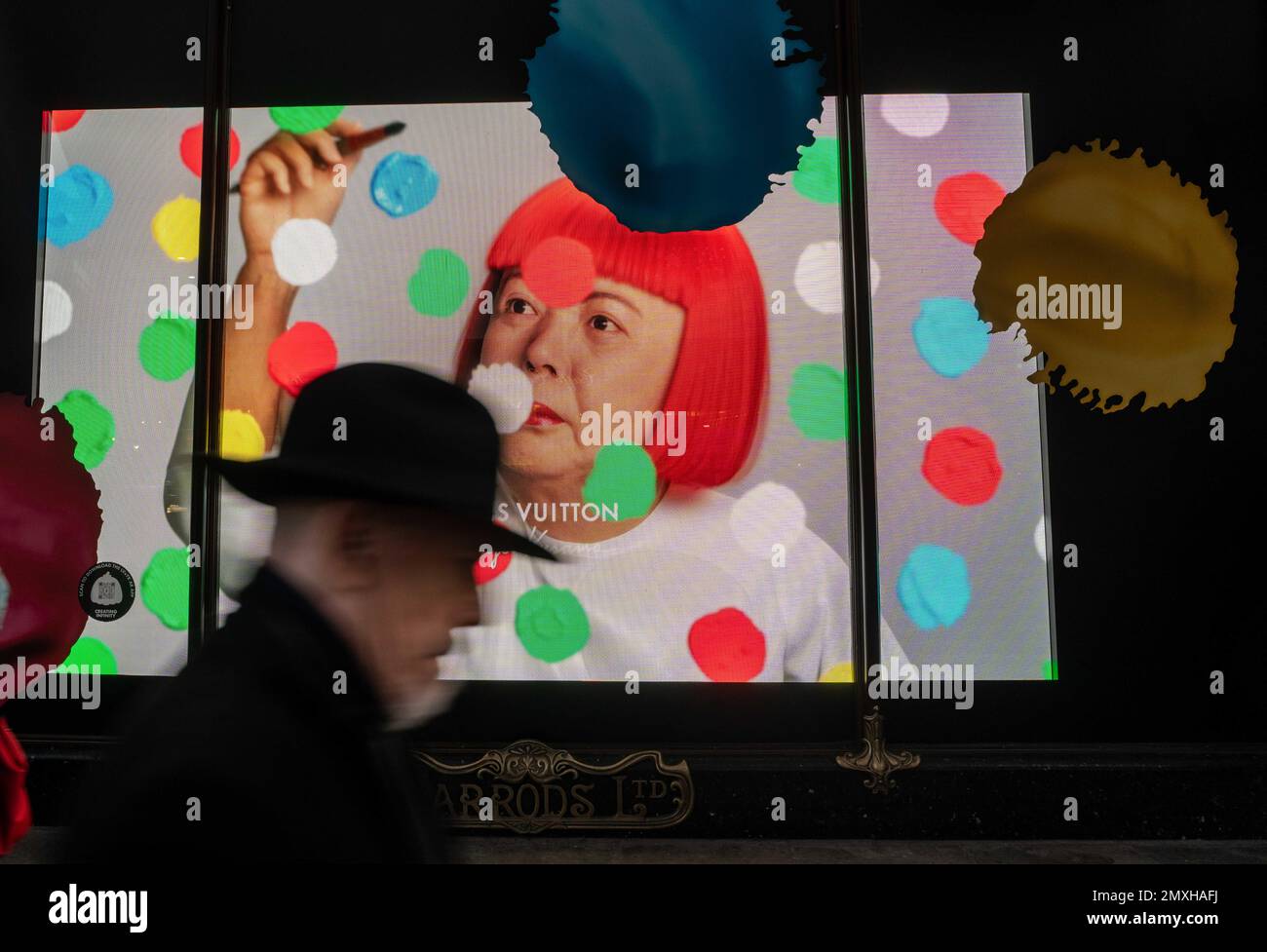 © Jeff Moore - A 50-foot statue of the Japanese artist Yayoi Kasuma ...