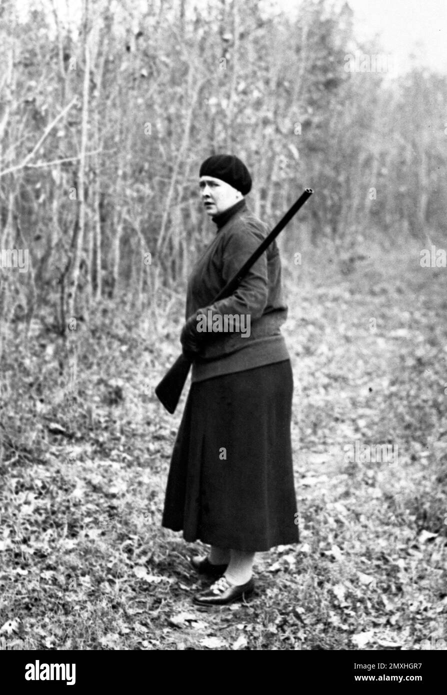Queen Marioara of Yugoslavia, on a visit to the Romanian capital ...