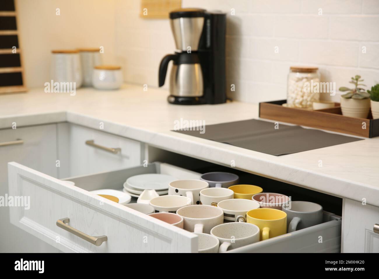 Drawer space in kitchenware hi-res stock photography and images - Alamy