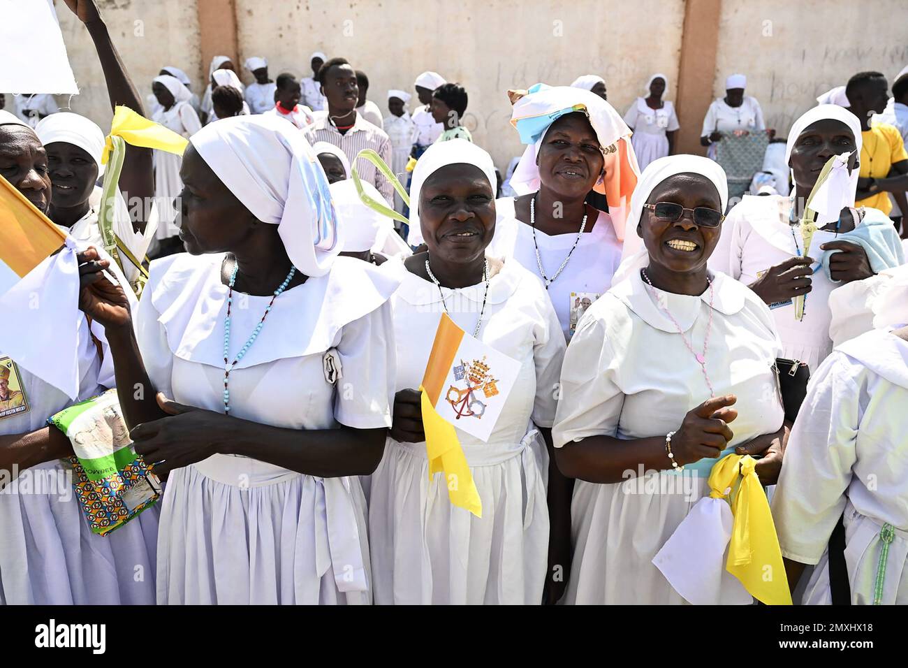A crowd gathers to welcome Pope Francis upon his arrival at the Juba ...