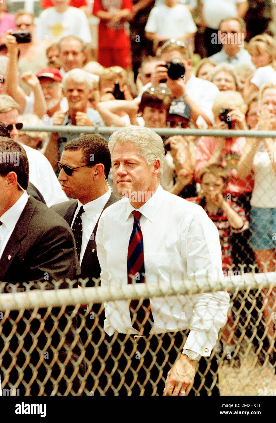 President Clinton arrives in Jasper, Ark., to attend the funeral for ...