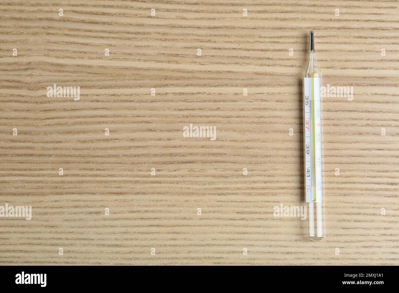 Mercury thermometer on wooden table, top view. Space for text Stock ...