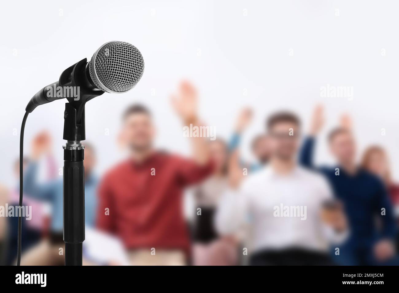Raising microphone stand hi-res stock photography and images - Alamy