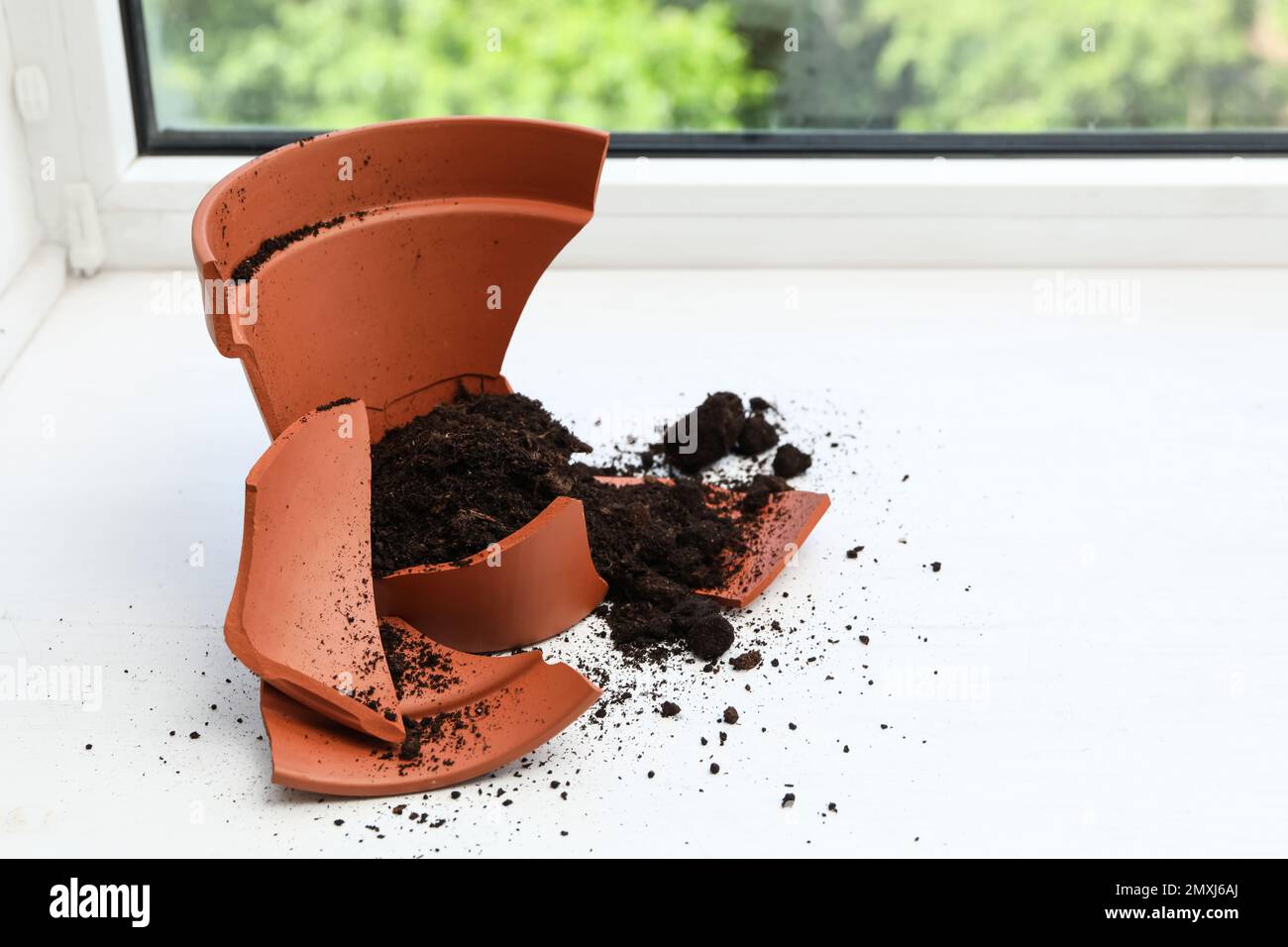 Broken pot soil hi-res stock photography and images - Alamy