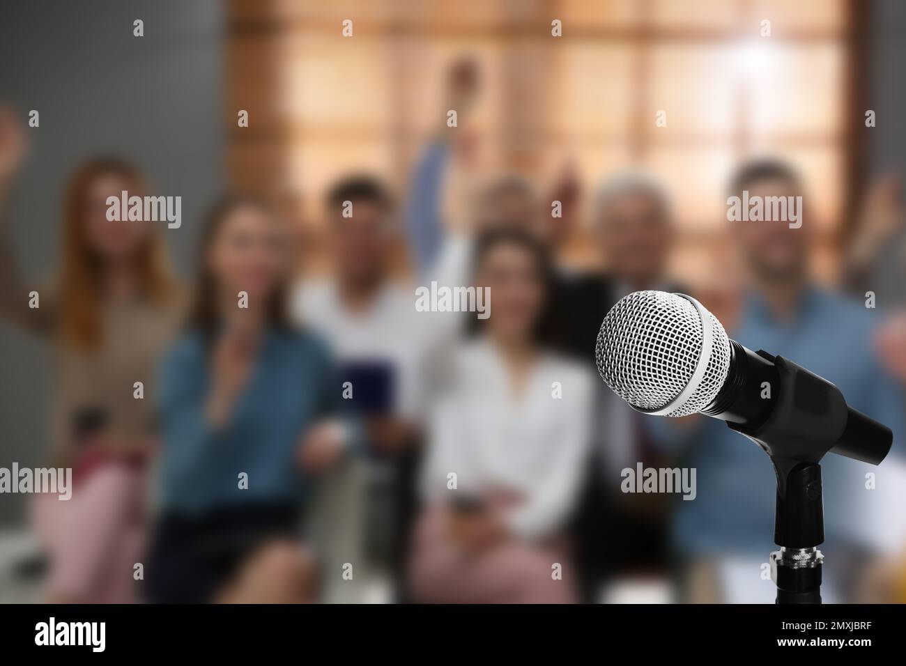 Raising microphone stand hi-res stock photography and images - Alamy