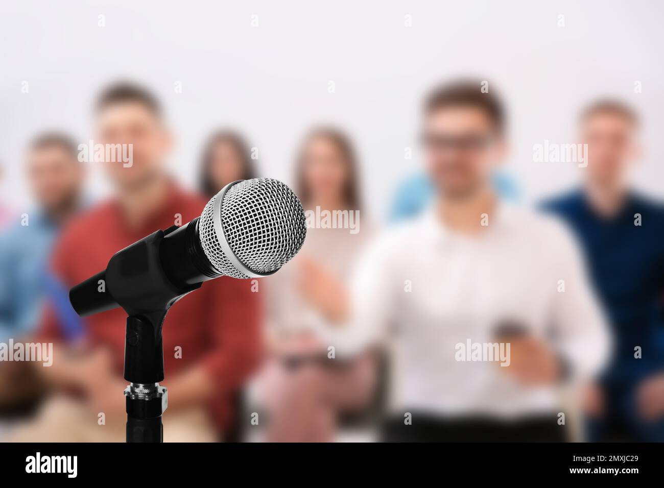 Raising microphone stand hi-res stock photography and images - Alamy