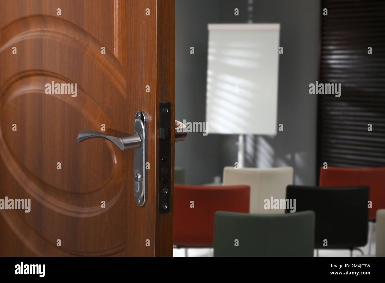 Wooden door open into modern empty classroom Stock Photo - Alamy