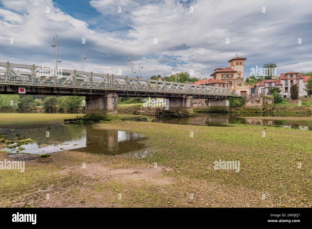 River deva spain hi-res stock photography and images - Alamy